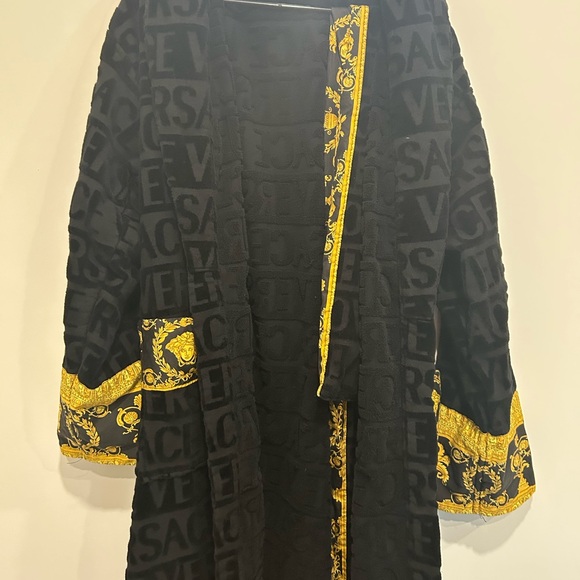 Versace | Other | Authentic Mens Versace Black And Gold Bath Robe ...